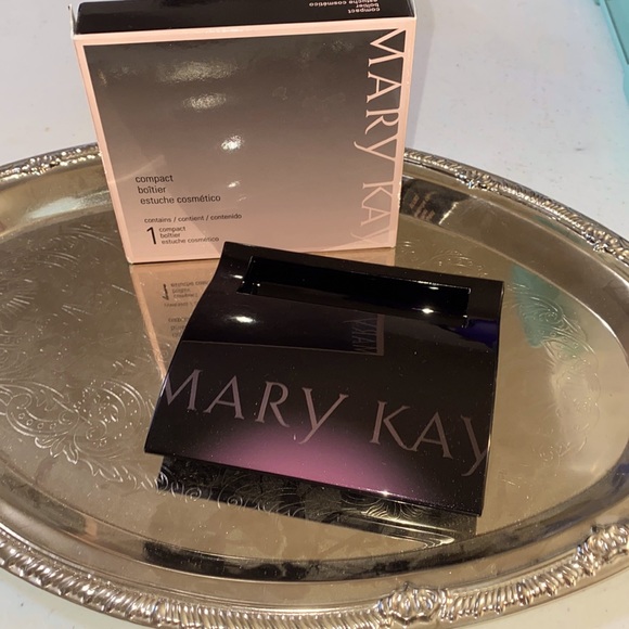 Mary Kay | Makeup | 525 Mary Kay Compact | Poshmark